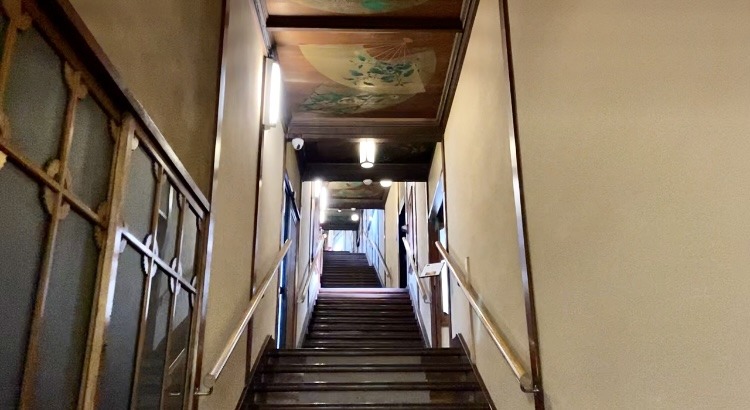 ‘100 stairs ’ is 99 stairs│TOKYO travel TIPS