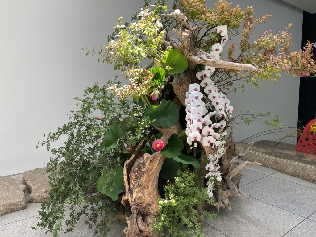 Modern Ikebana Sogetsu school and traditional temple│TOKYO travel TIPS