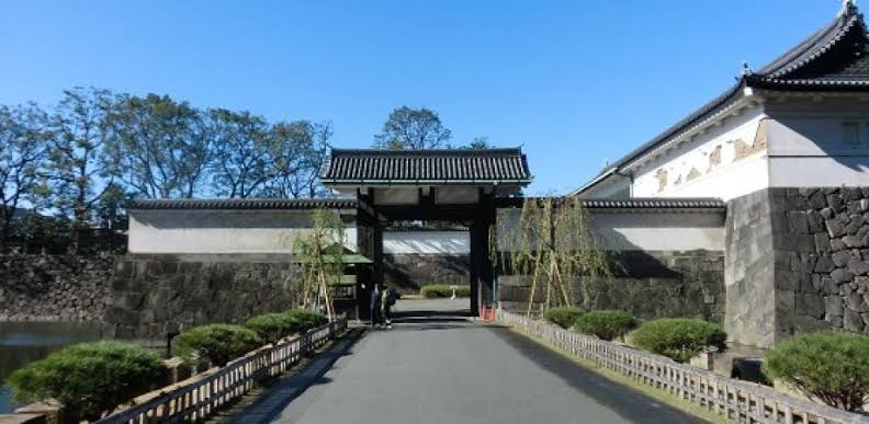 Otemon gate of the imperial palace, 400 years travel at one glance ...