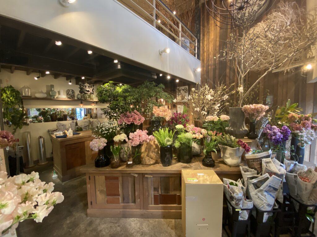 Why don’t you go to the treehouse cafe in the heart of Tokyo?│TOKYO ...