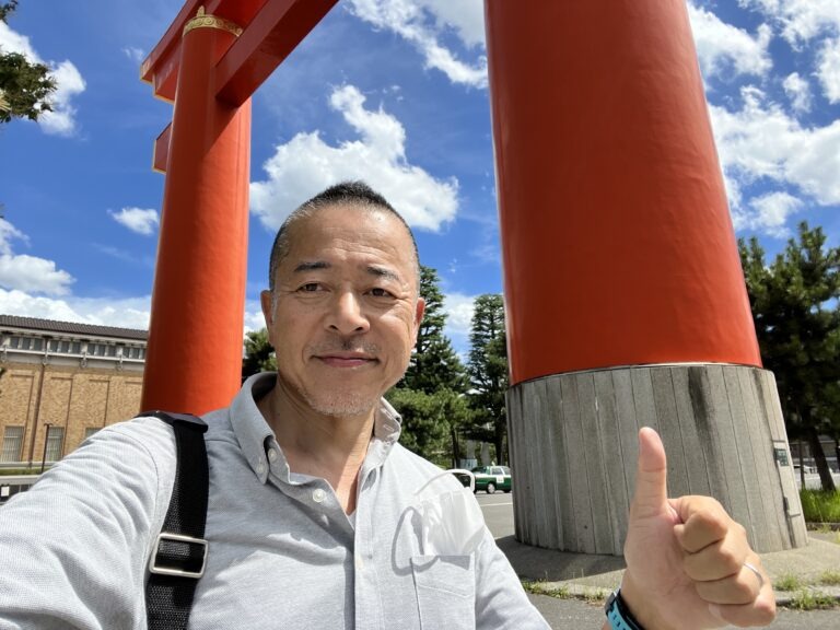 Huge Red Torii gate of 24.2m at Heian Jingu shrine!