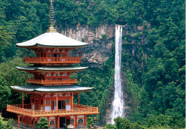 One of the three famous waterfalls in Japan, KEGON waterfall in Nikko！