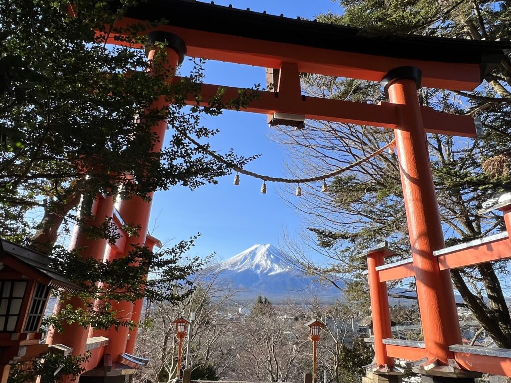Cute 4 years Mt.Fuji, waterfall, lake , cave , snow park , world ...