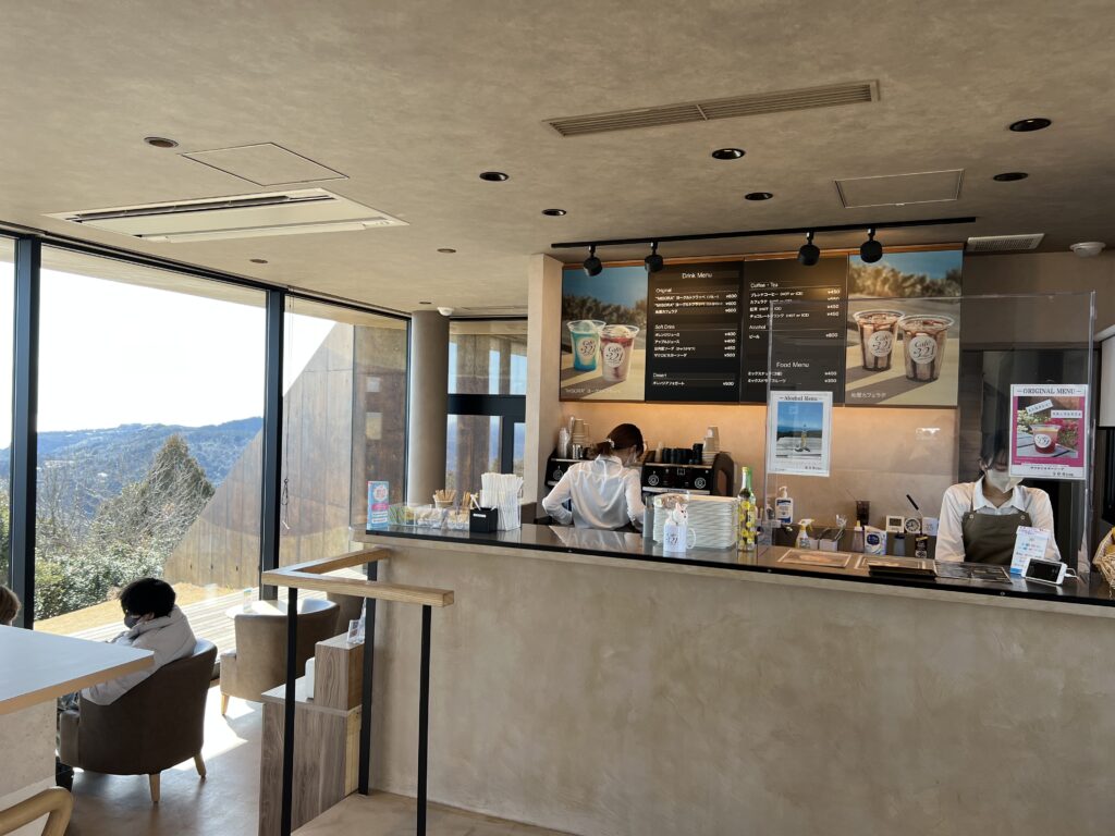 A cafe with a 360° view-you can see Mt. Fuji and the Pacific Ocean and ...