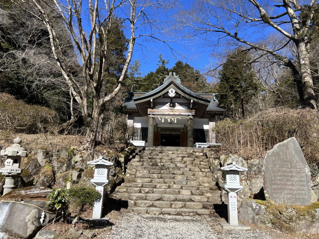 Mt.Kintoki, in between Mt.Fuji and Hakone!