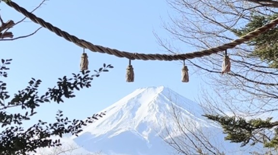 Frozen lake, five-story pagoda, shopping district, torii with Mt.Fuji