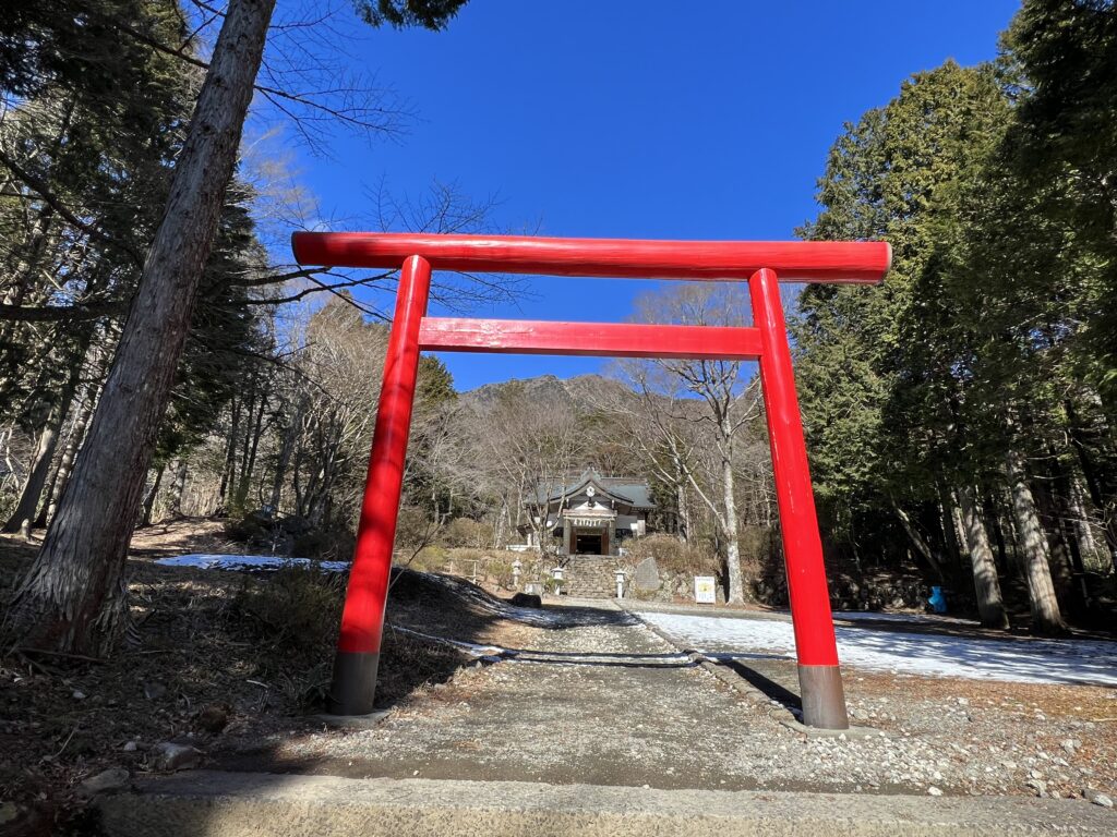 Mt.Kintoki, in between Mt.Fuji and Hakone!