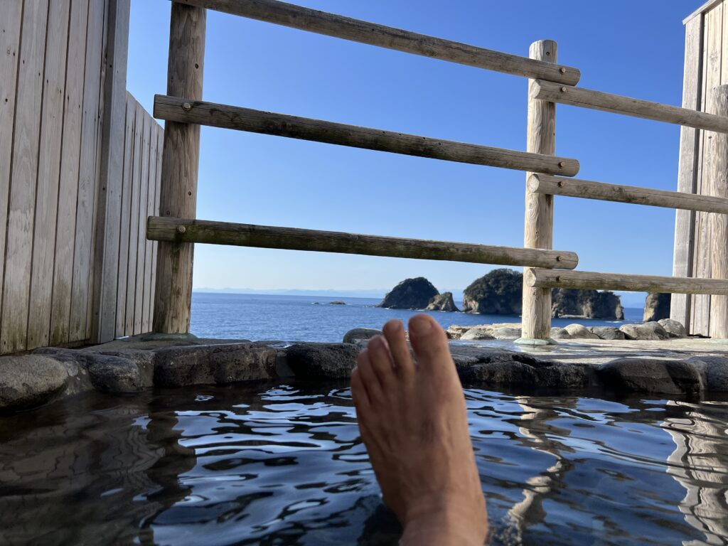 Open-air bath on the cliff!