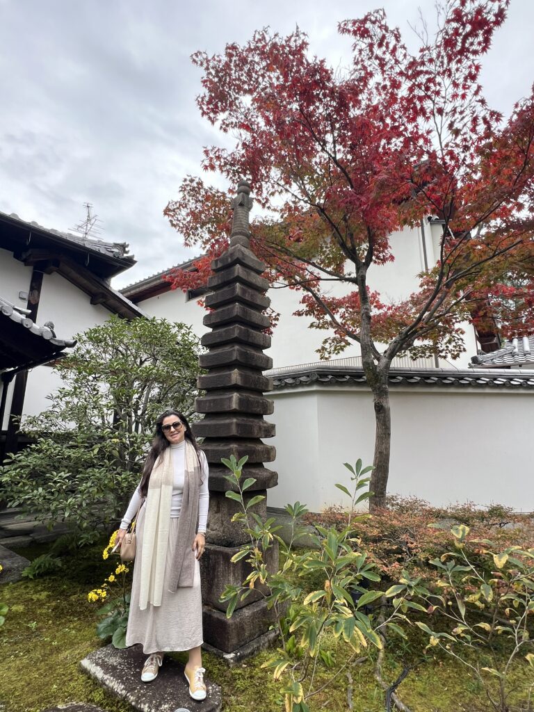 Kyoto tour, Yasaka 5 storied pagoda, Kyoto Starbucks, Kiyomizu temple ...